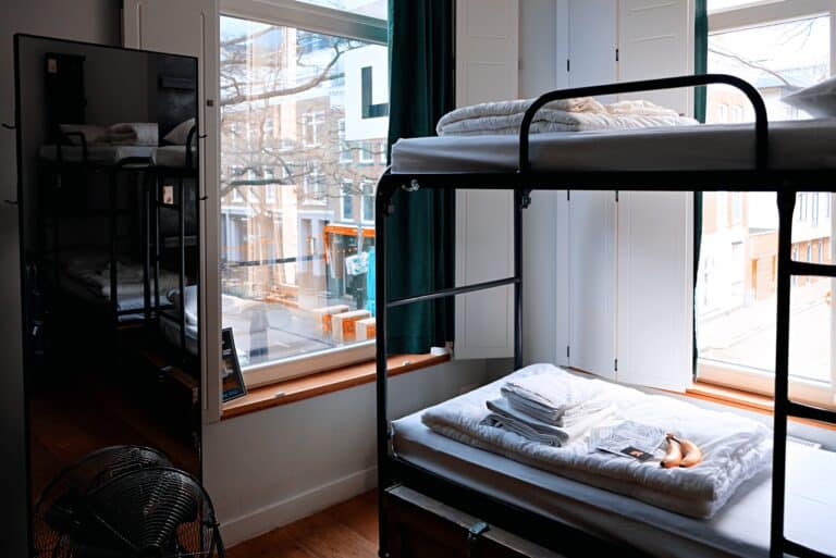 Hostel vs Hotel: 13 Differences Between Hostels and Hotels - A ...