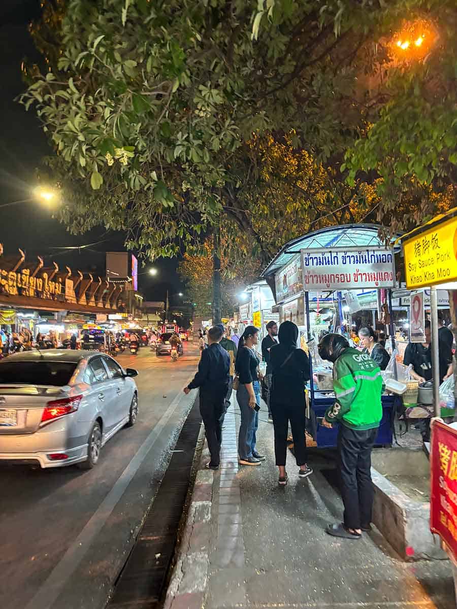 Chiang Mai Gate Market: Best Guide (2024) - A Backpacker's World